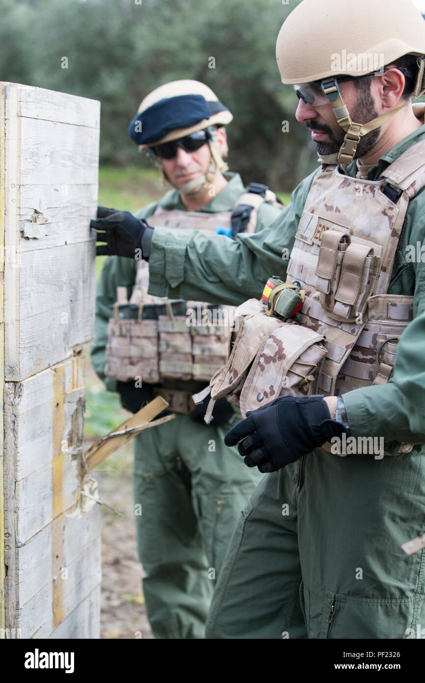 Spanish Marine Explosive Ordnance Disposal Technicians with Amphibious ...