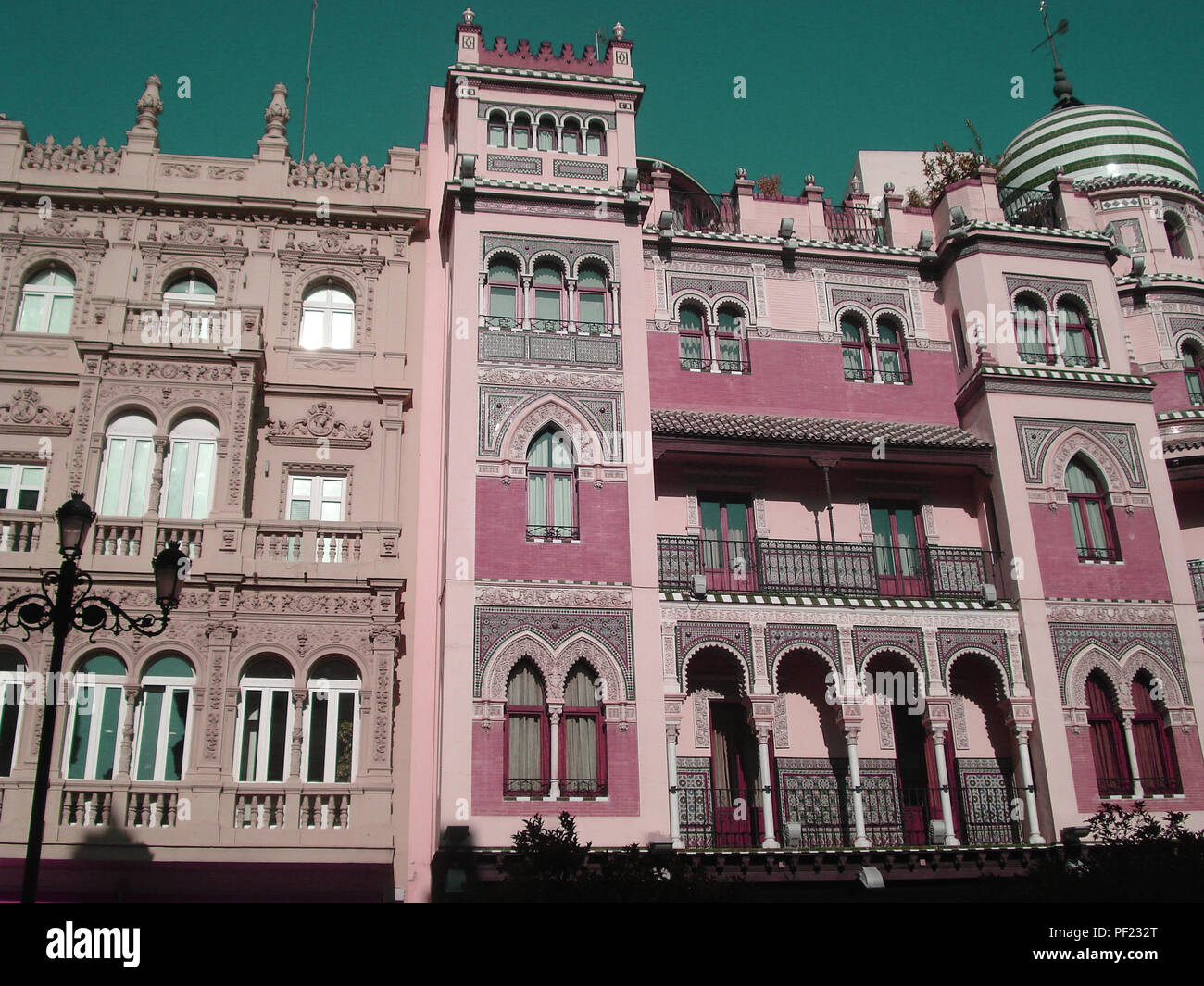 Red house art seville hi-res stock photography and images - Alamy