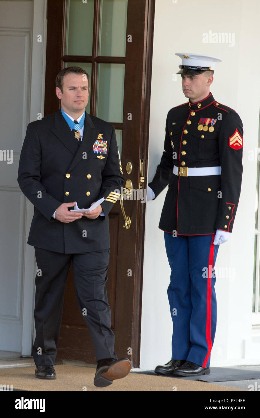 A Marine holds open a door to the West Wing for Senior Chief Special ...