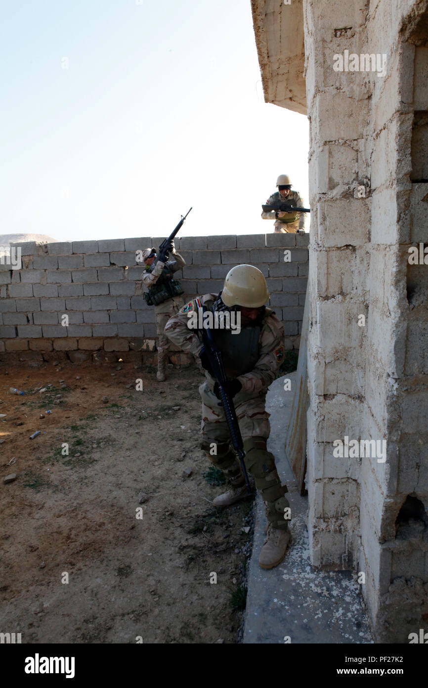Iraqi soldiers from the 7th Iraqi Army Division participates in room ...