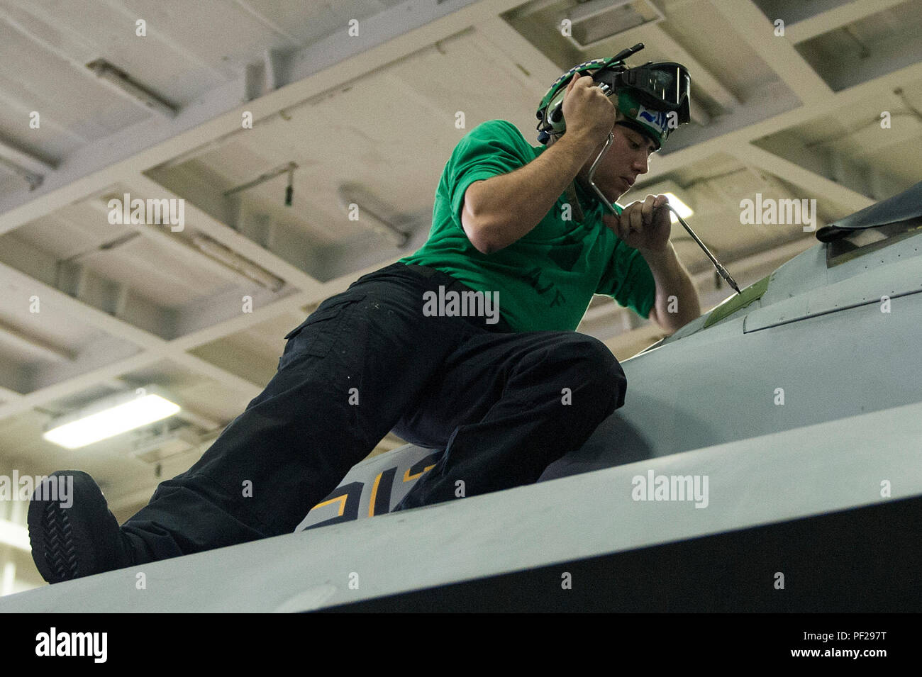 161201-N-JC445-018 ATLANTIC OCEAN (Dec. 01, 2016) Petty Officer 3rd ...