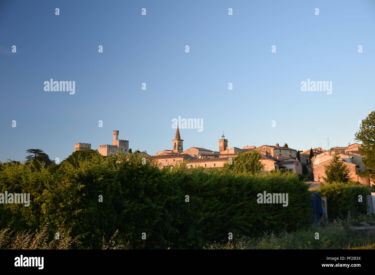 Castle in provence hi-res stock photography and images - Alamy