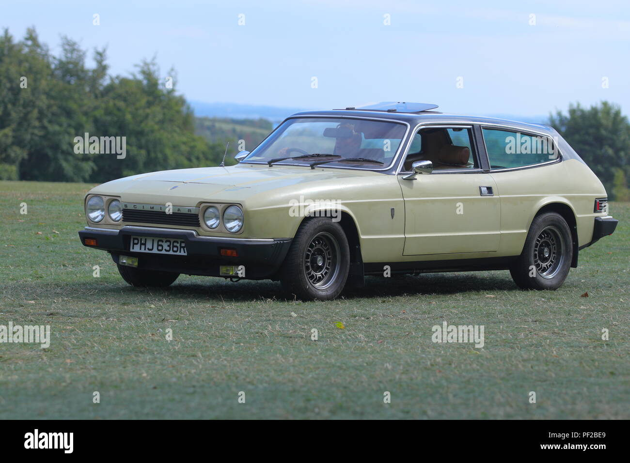 Reliant scimitar car hi-res stock photography and images - Alamy