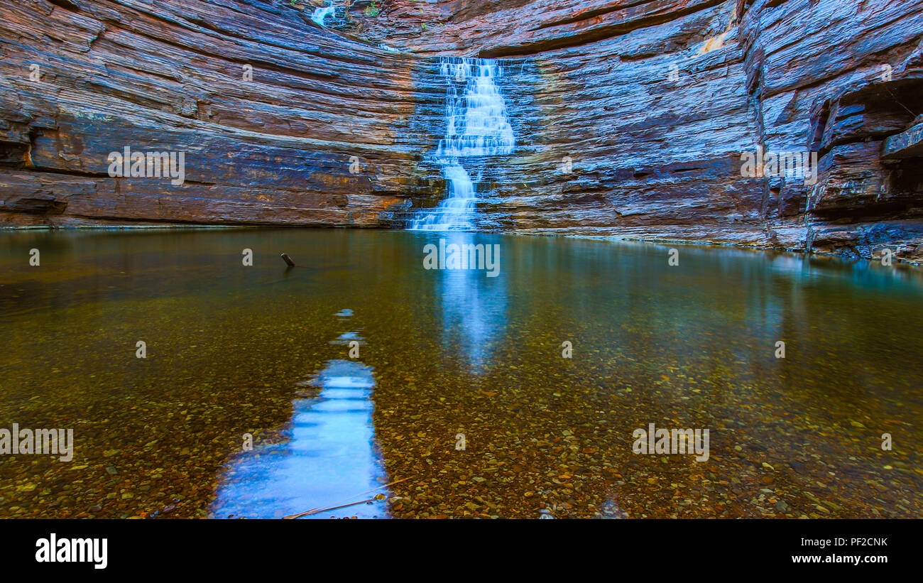 River flowing through Joffre Gorge in Karijini National Park Stock ...