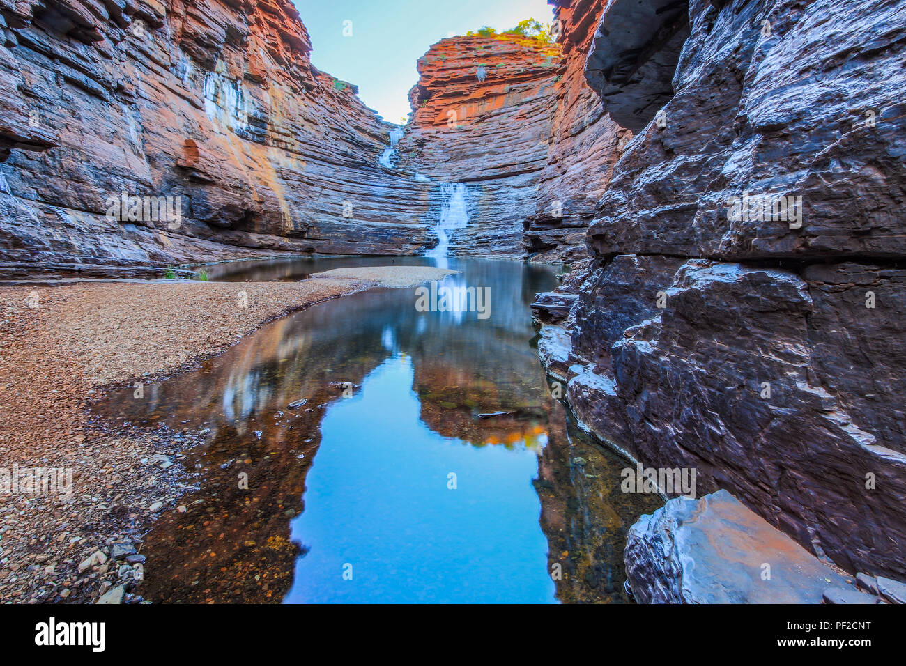 River flowing through Joffre Gorge in Karijini National Park Stock ...