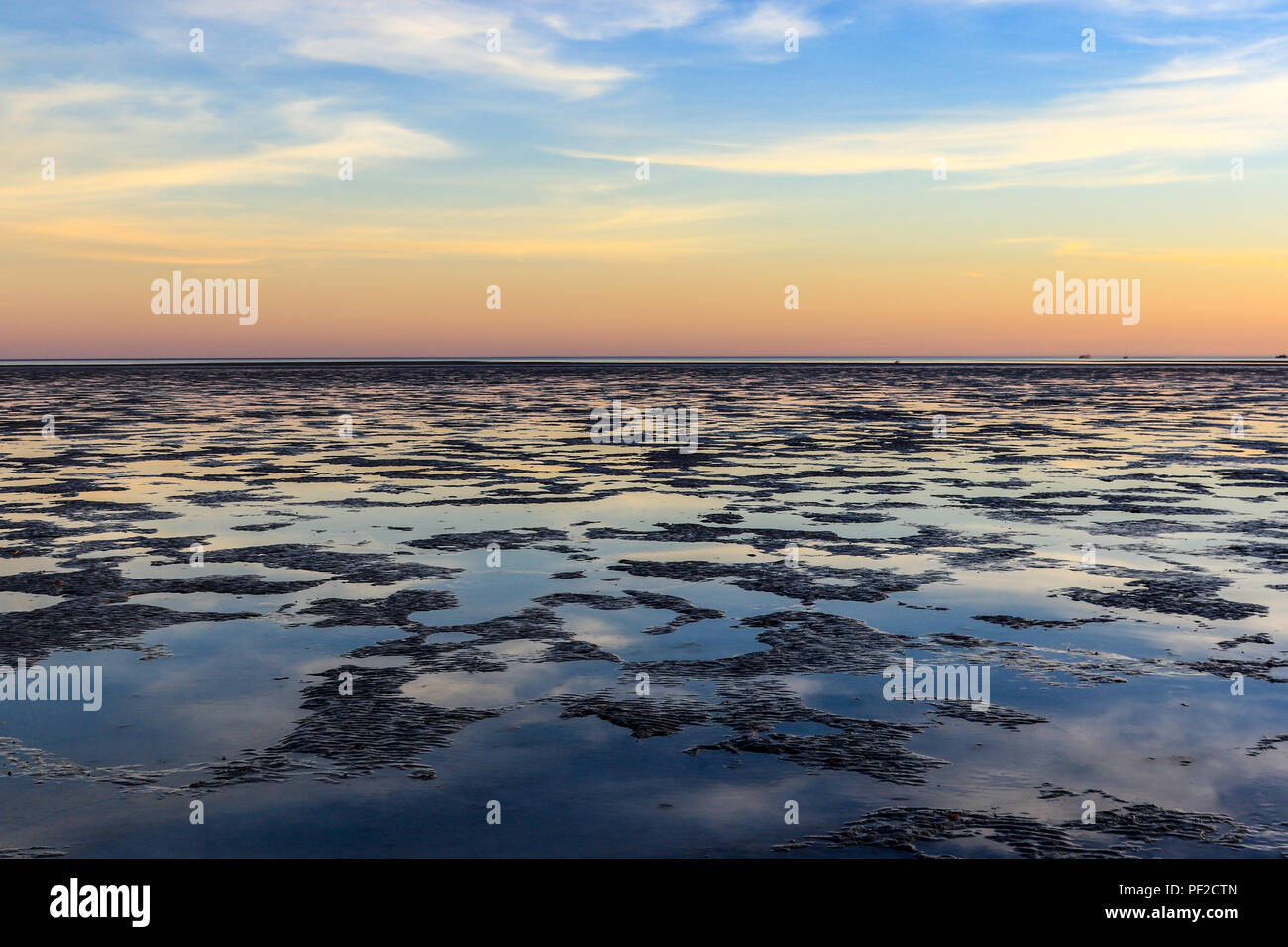 Mudflats sunrise hi-res stock photography and images - Alamy