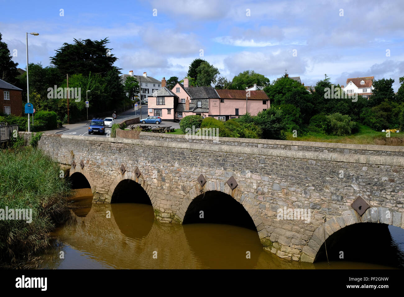 Topsham, Devon, UK. The Bridge Inn pub with the River Exe in the ...