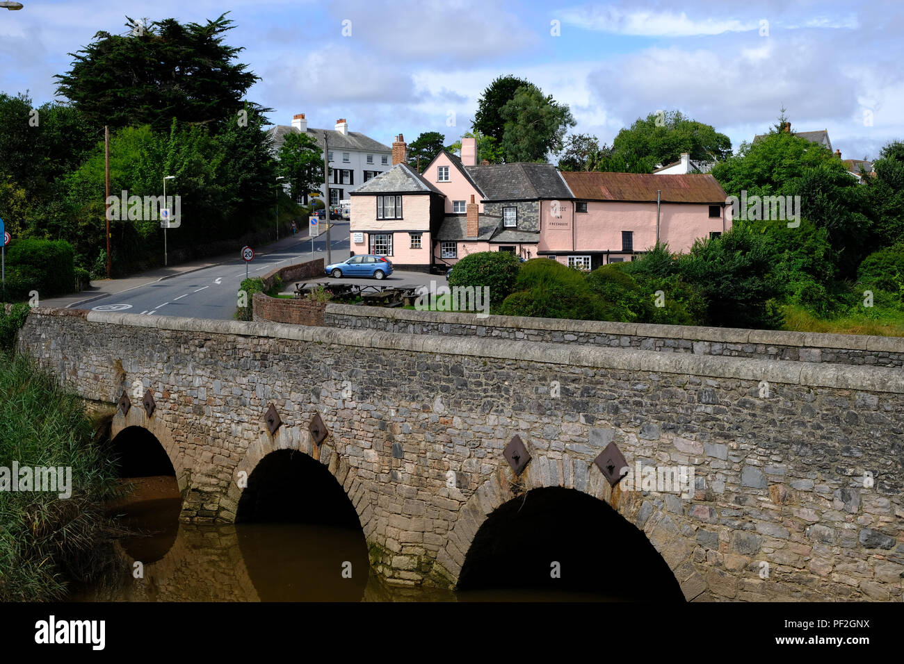 Topsham bridge inn hi-res stock photography and images - Alamy