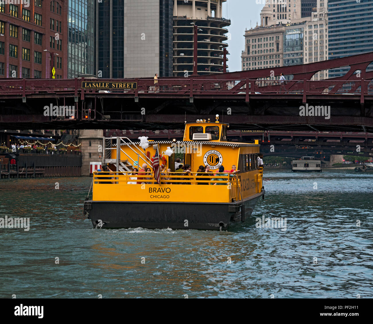 Chicago summer street activity hi-res stock photography and images - Alamy