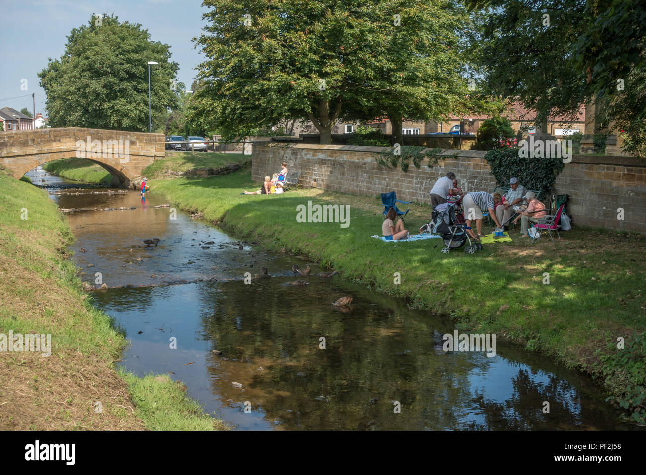 People sitting in deckchairs hi-res stock photography and images - Alamy