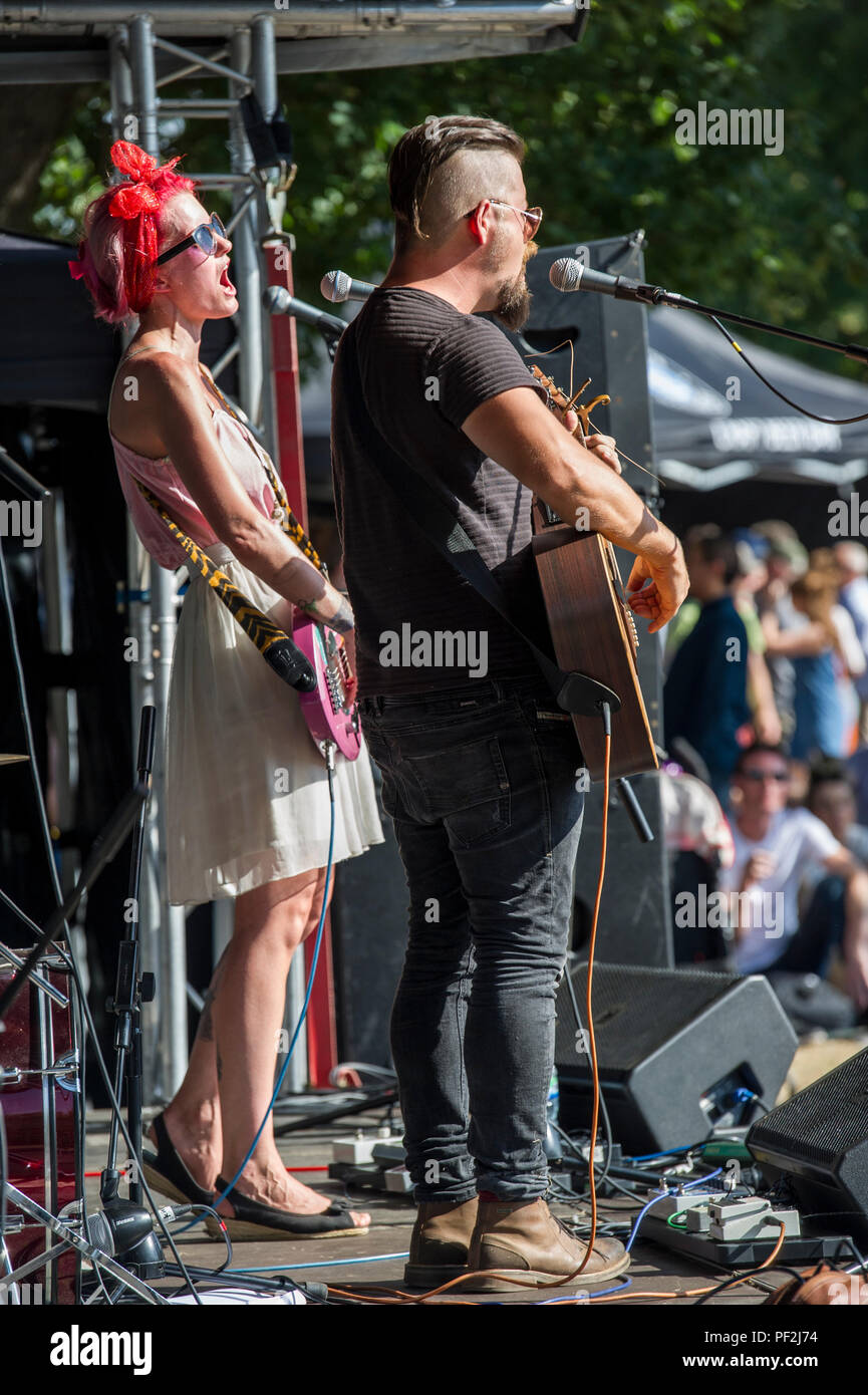 Laid back band hi-res stock photography and images - Alamy