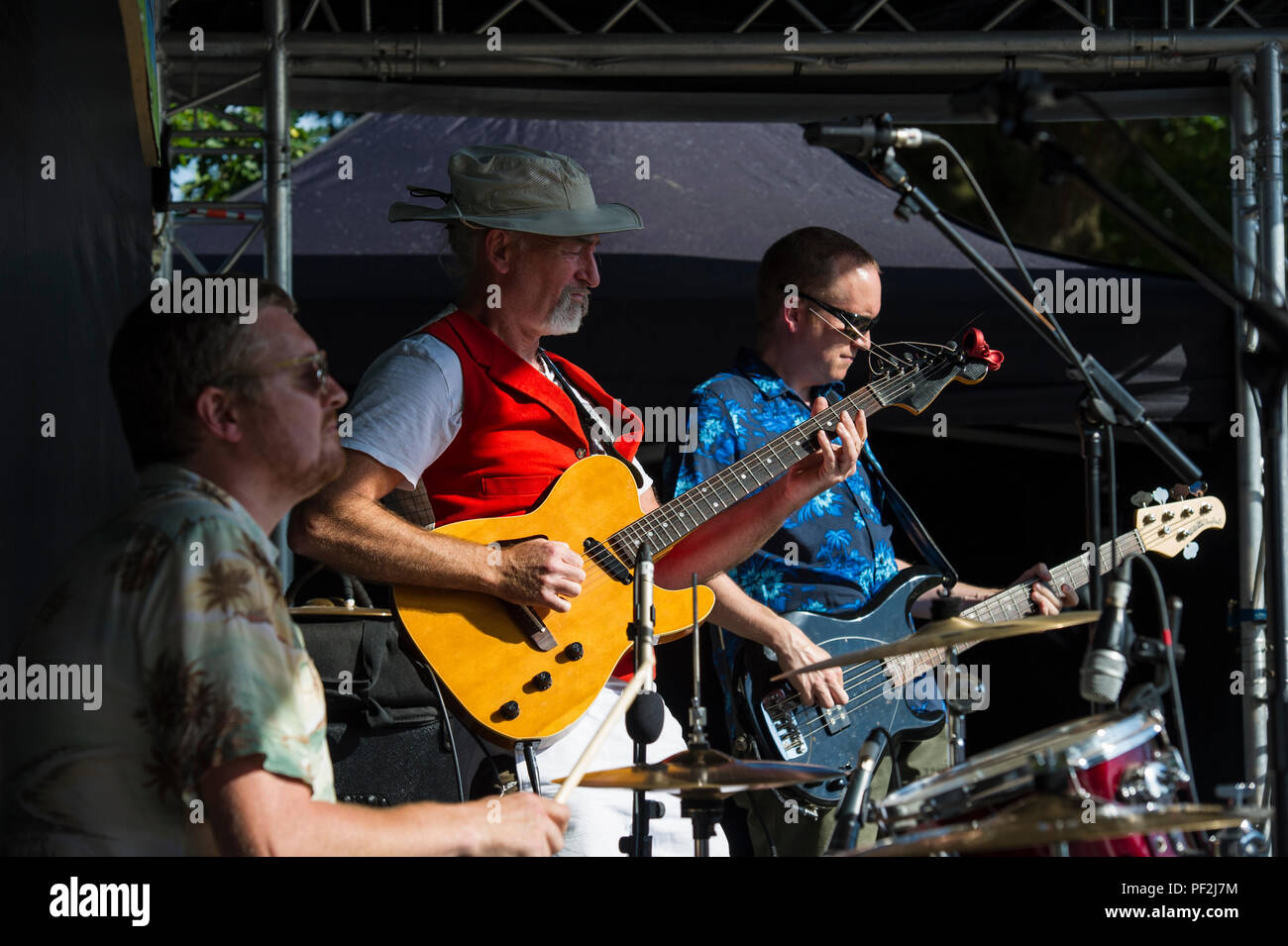 Laid back band hi-res stock photography and images - Alamy