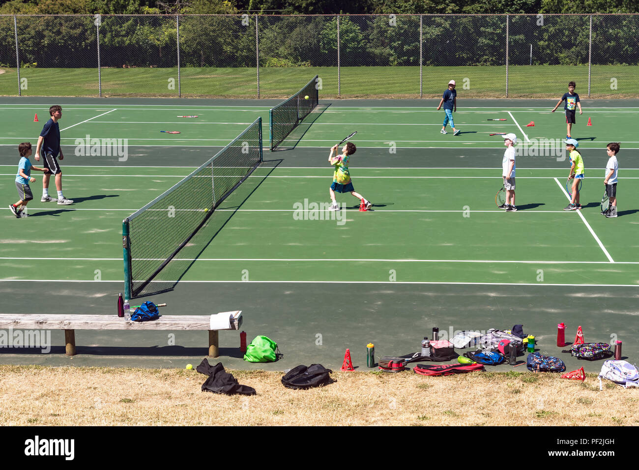 Children tennis class hi-res stock photography and images - Alamy