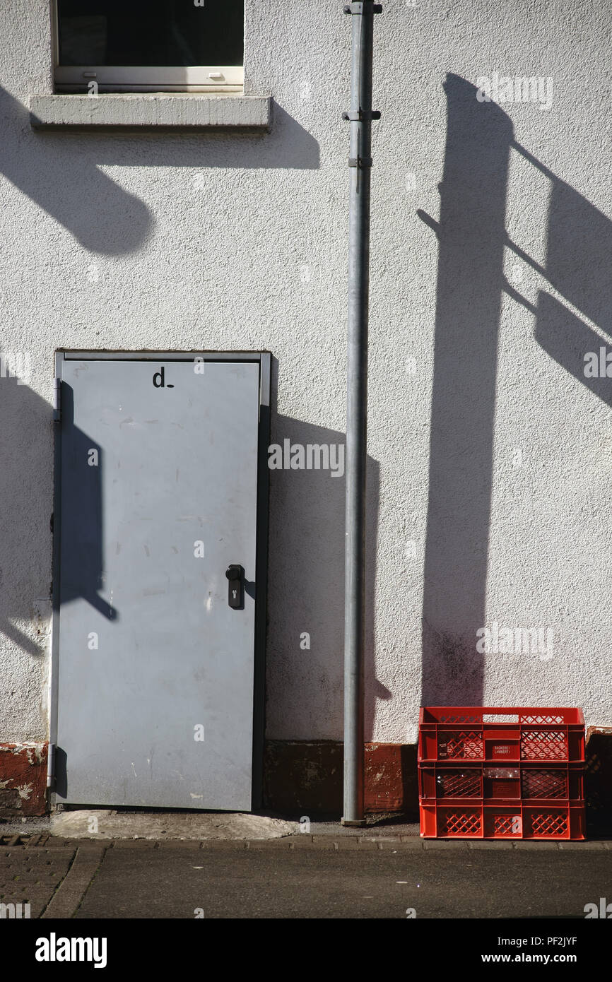 Loading vegetable boxes hi-res stock photography and images - Alamy