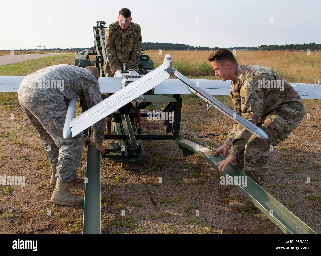 Army National Guard Soldiers assigned to the 334th Brigade Engineer ...