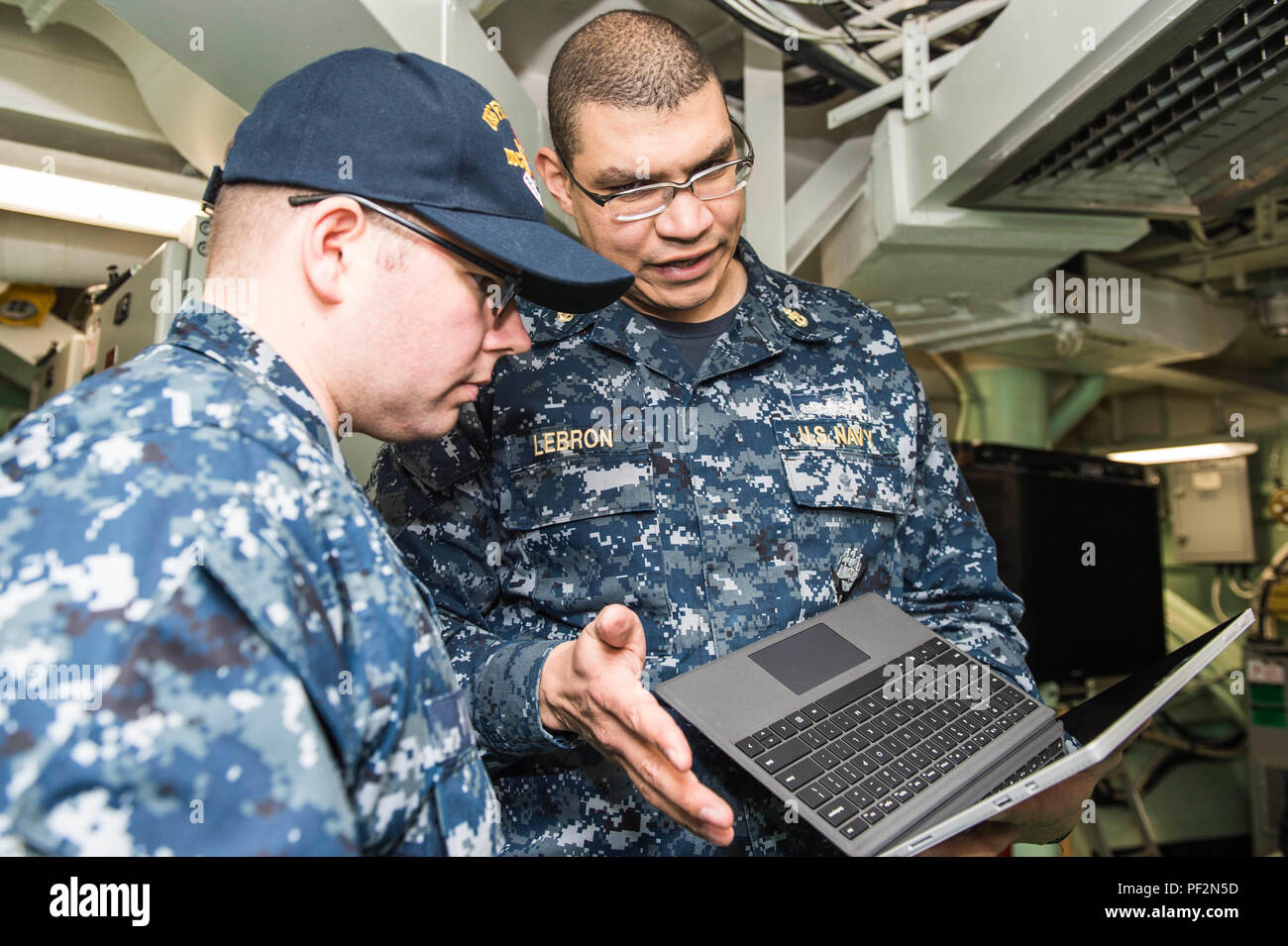 Passive sonar hi-res stock photography and images - Alamy