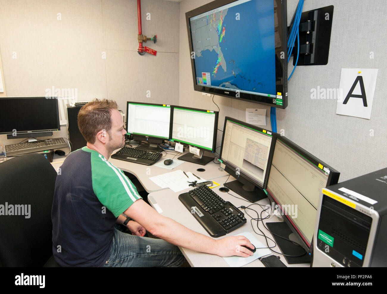 Meteorological station specialist hi-res stock photography and images ...