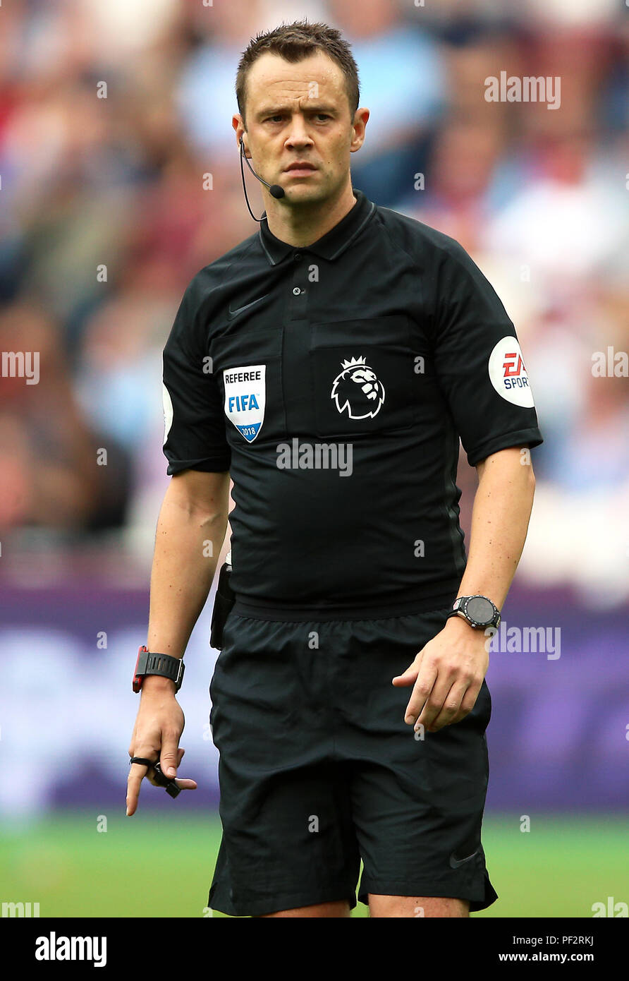 Referee stuart attwell during premier hi-res stock photography and ...
