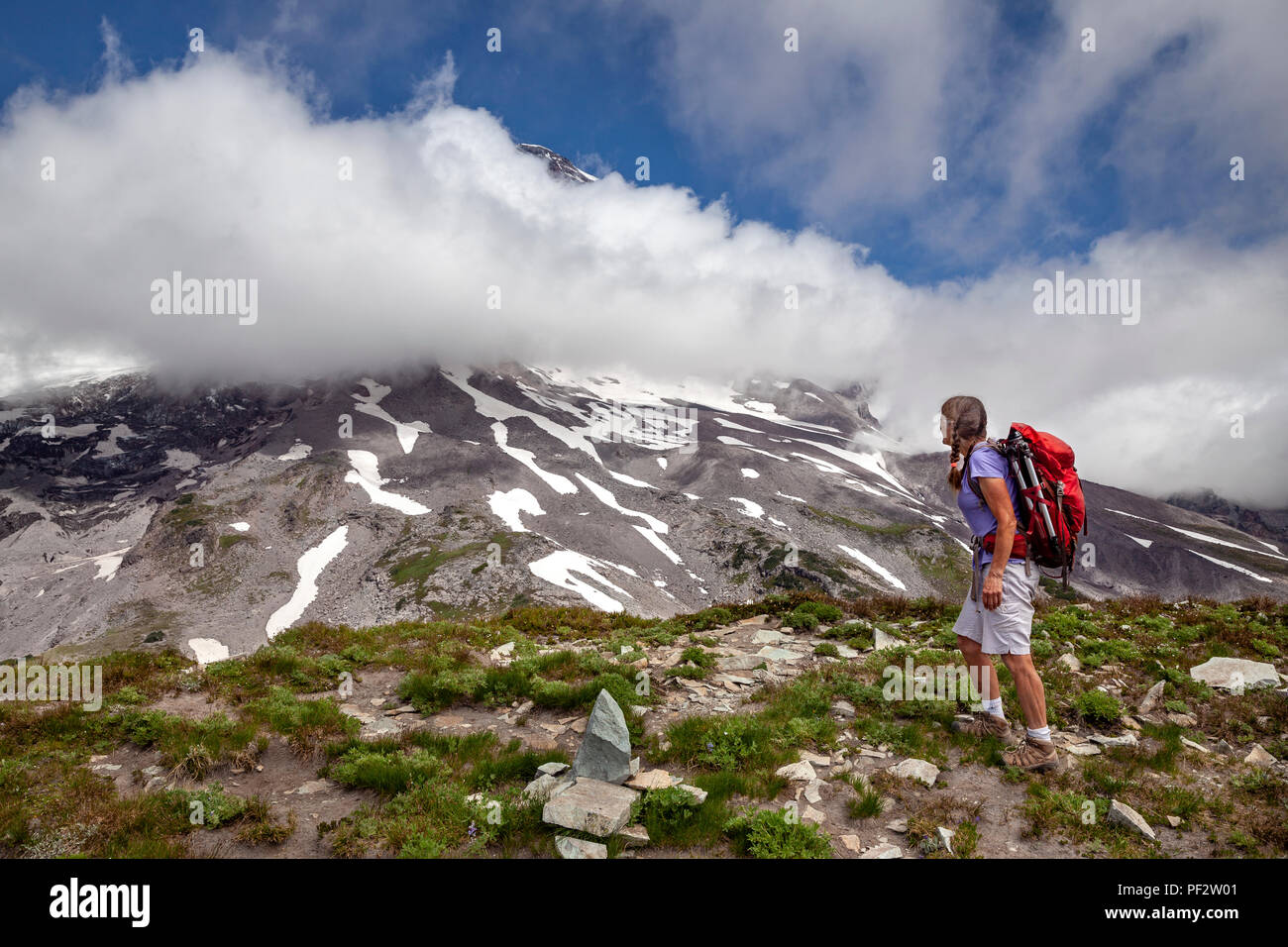 Pyramid peak hi-res stock photography and images - Alamy