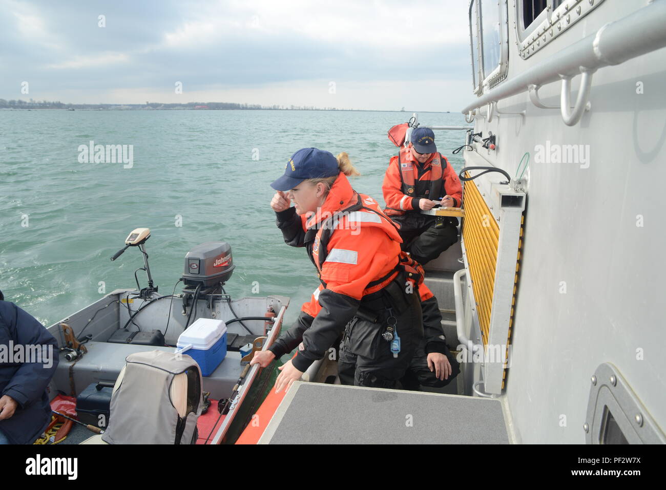 U.S. Coast Guard boarding team members from Coast Guard Station ...