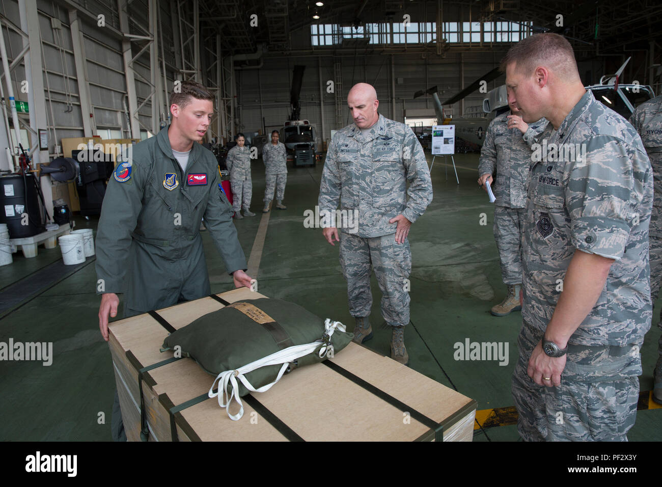 Joint airdrop inspector hi-res stock photography and images - Alamy