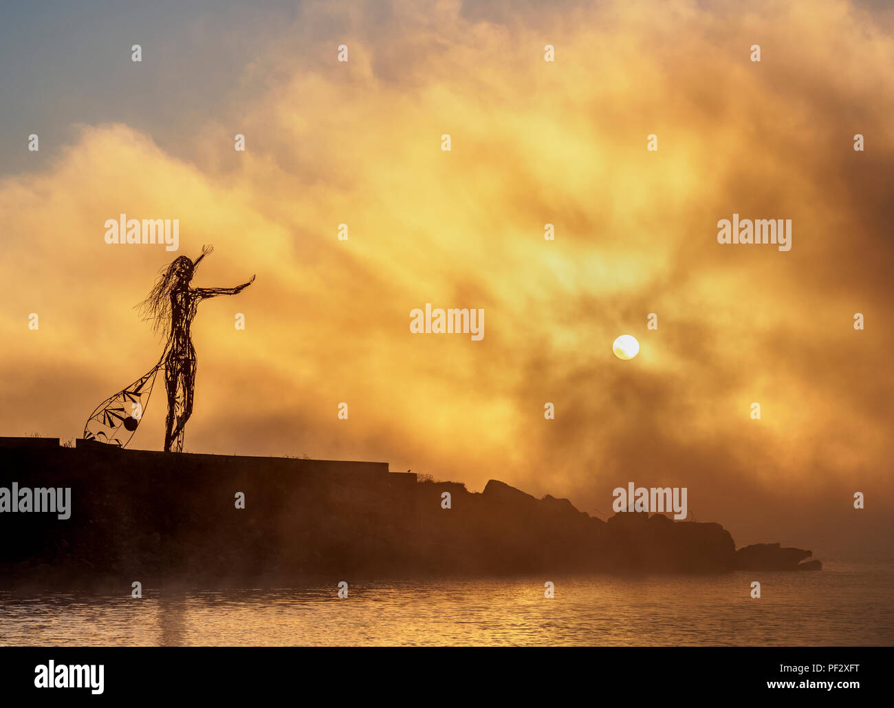 Princess Licarayen Sculpture and Llanquihue Lake, foggy sunrise, Puerto ...