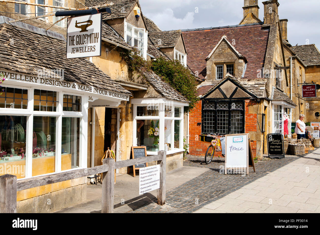 Quintessential english hi-res stock photography and images - Alamy