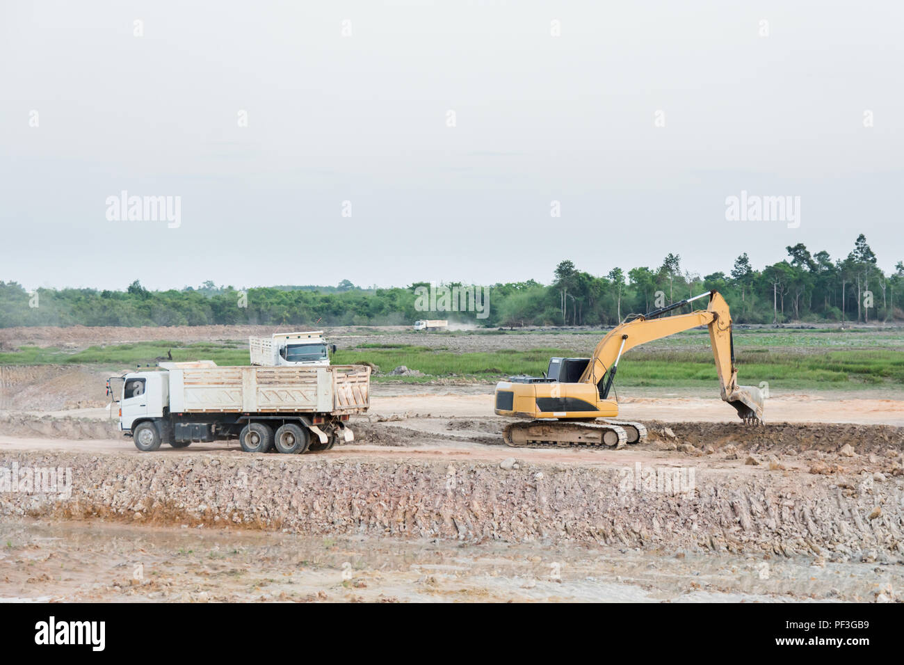 Loading dump truck hi-res stock photography and images - Alamy