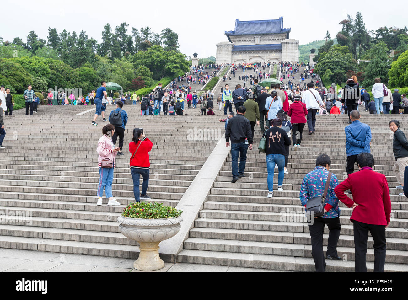 Nanjing, Jiangsu, China. Visitors Approaching the Sun Yat-sen Mausoleum ...