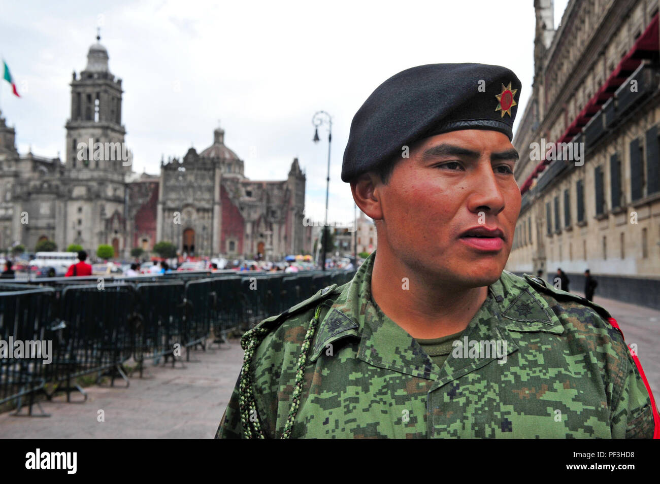 Mexican Soldier Uniform High Resolution Stock Photography and Images ...