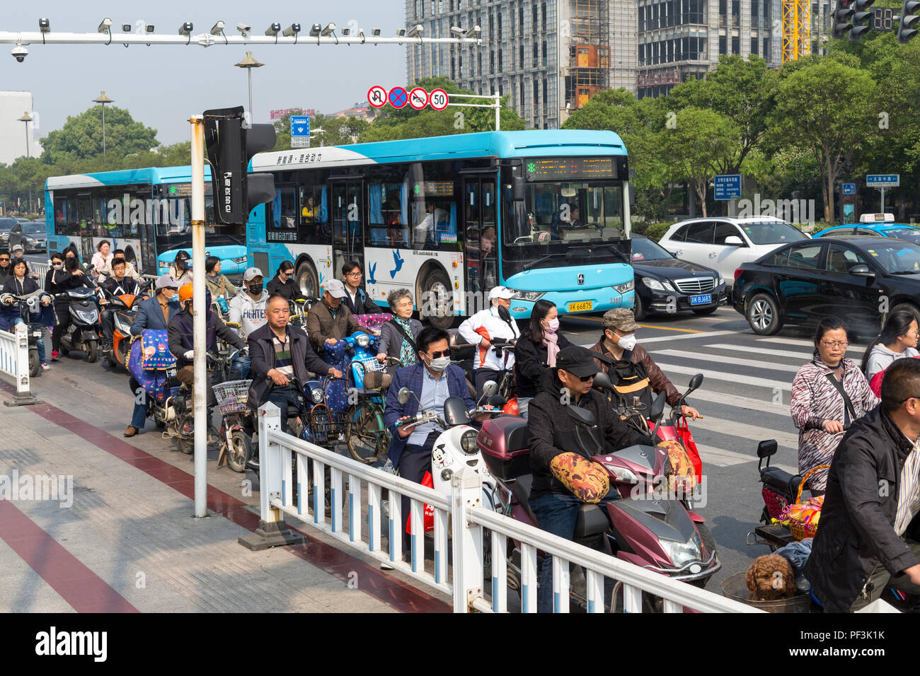 Commuter bicycle traffic hi-res stock photography and images - Alamy