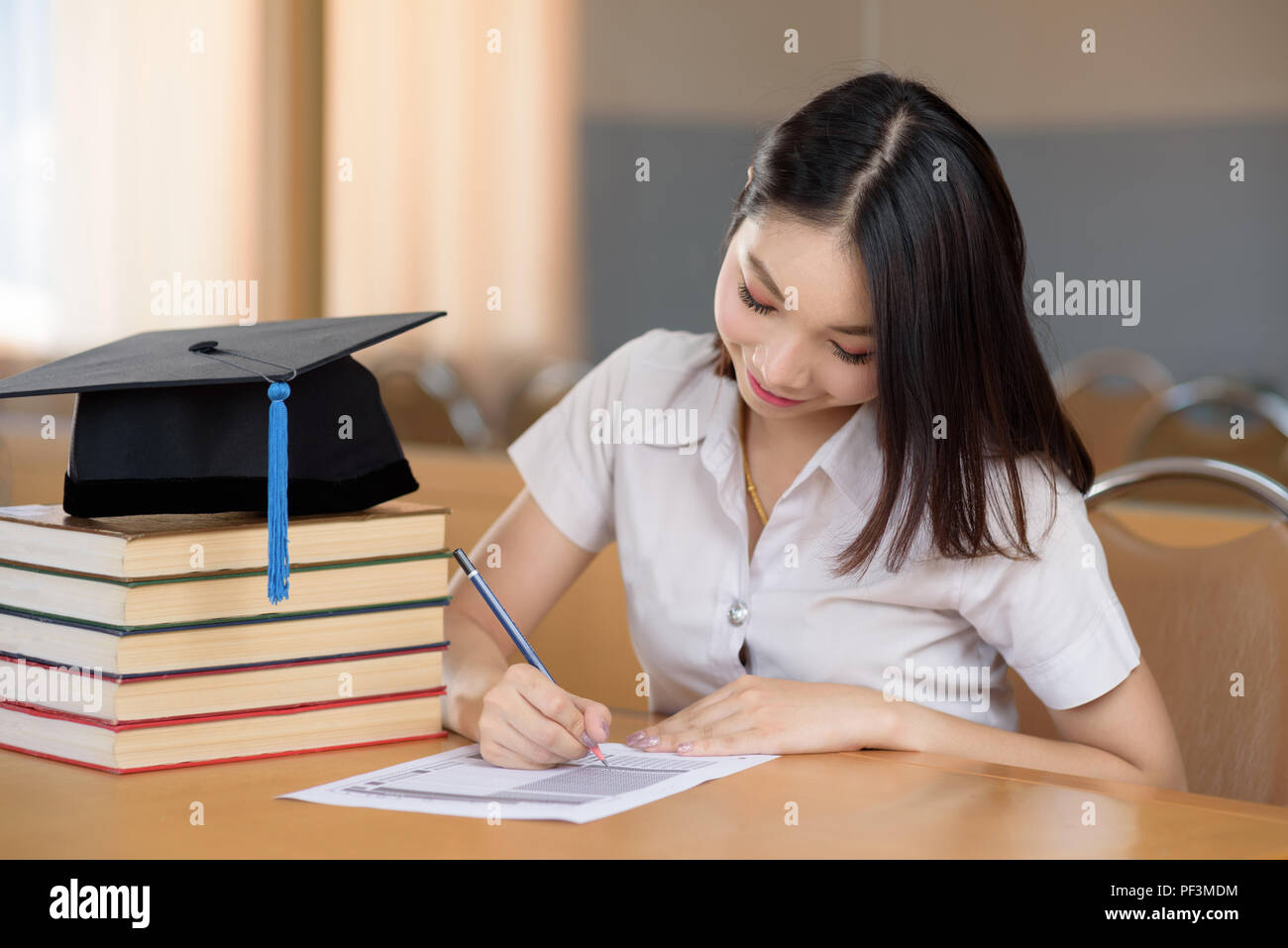 University student writing list hi-res stock photography and images - Alamy