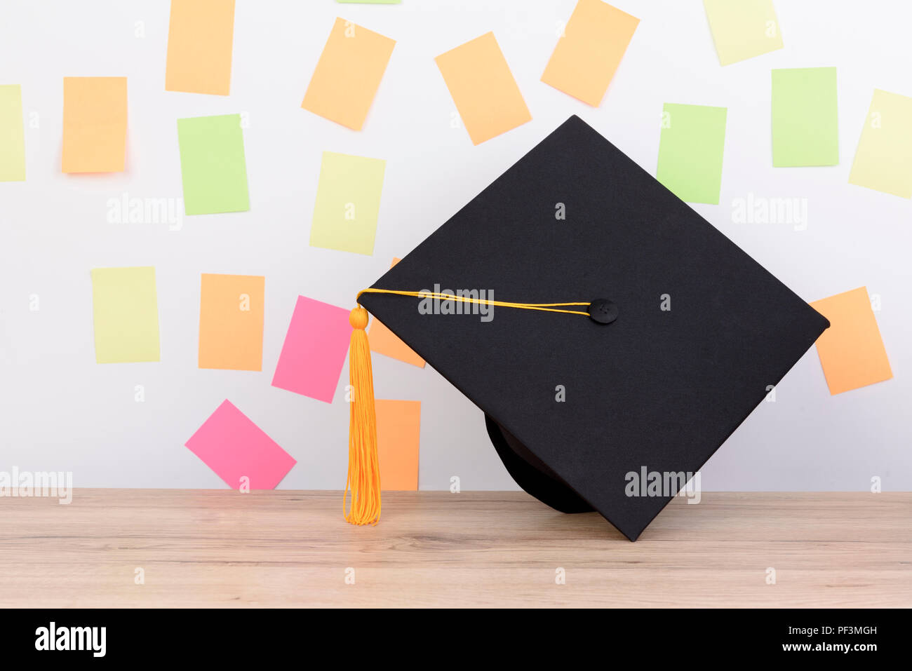 Graduation hat note hi-res stock photography and images - Alamy