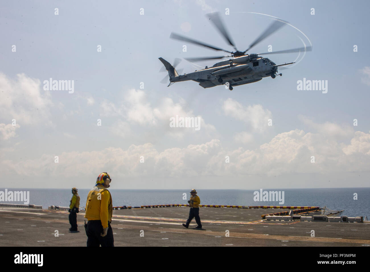 SULU SEA (Aug. 17, 2018) – A CH-53 Super Stallion helicopter, attached ...
