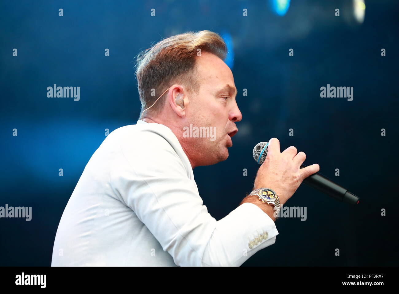 Jason donovan 80s hi-res stock photography and images - Alamy