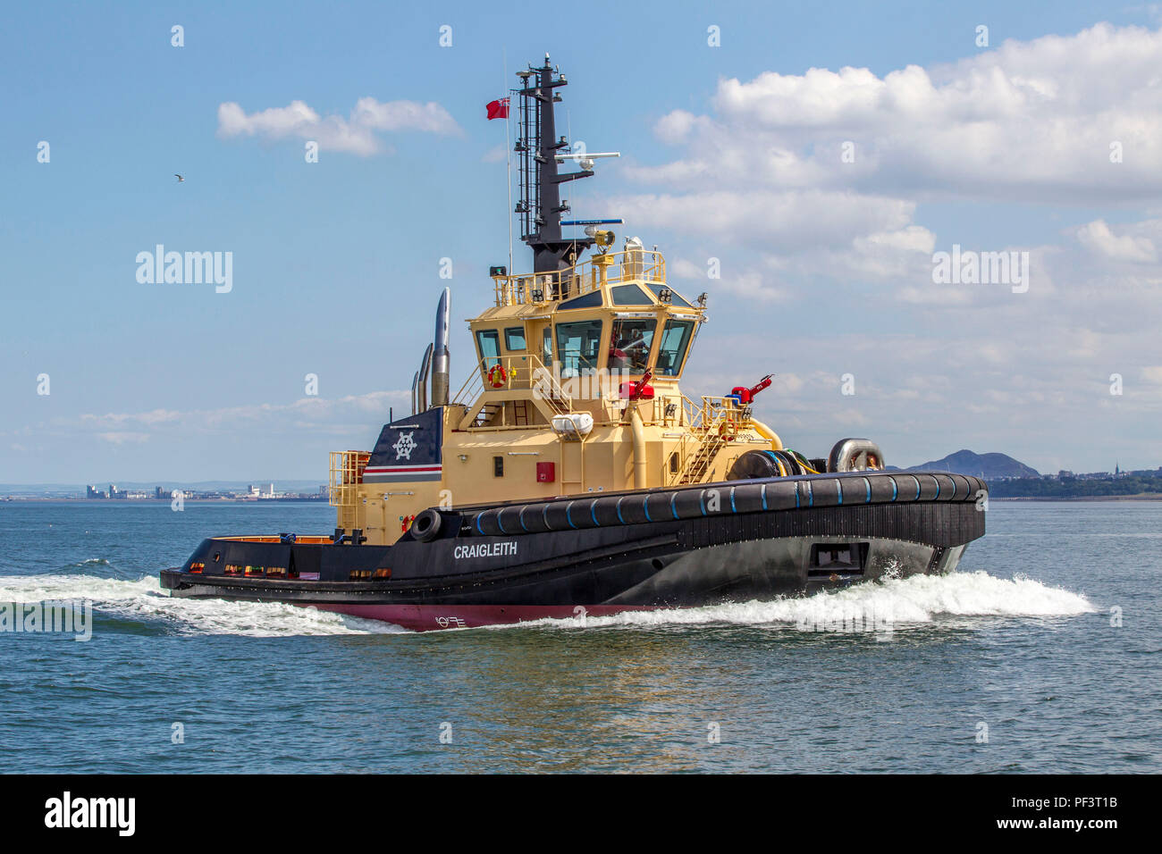 Blue tug boat hi-res stock photography and images - Alamy