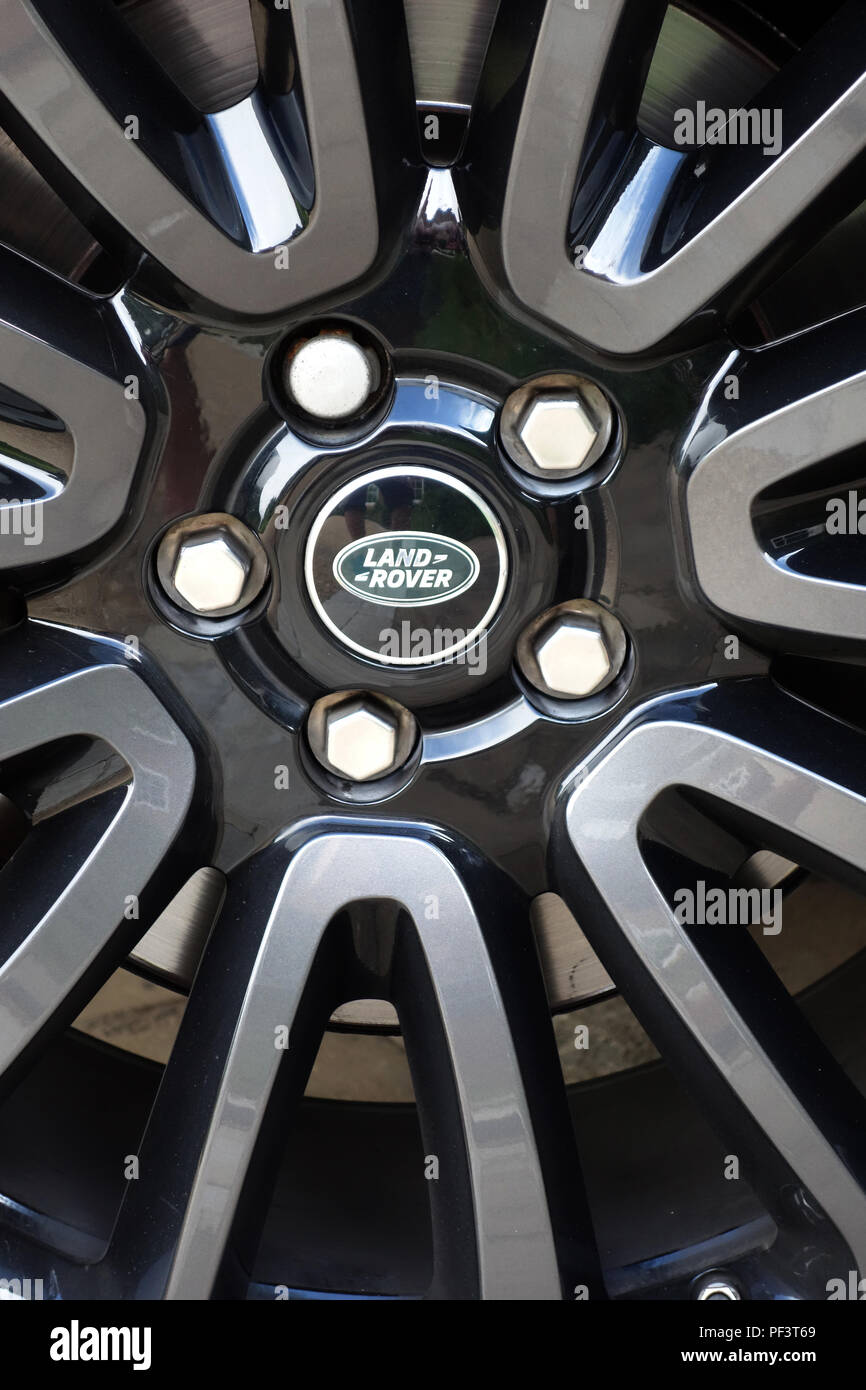 Range Rover Autobiography in Spectral Racing Red - ChromaFlair seen ...