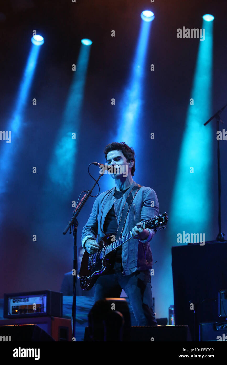 Lead singer band hi-res stock photography and images - Alamy