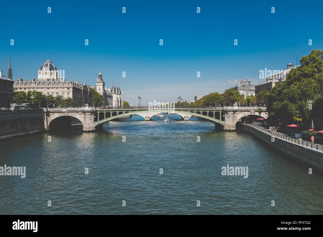 Bridge over river in Paris – August 2018 Stock Photo - Alamy