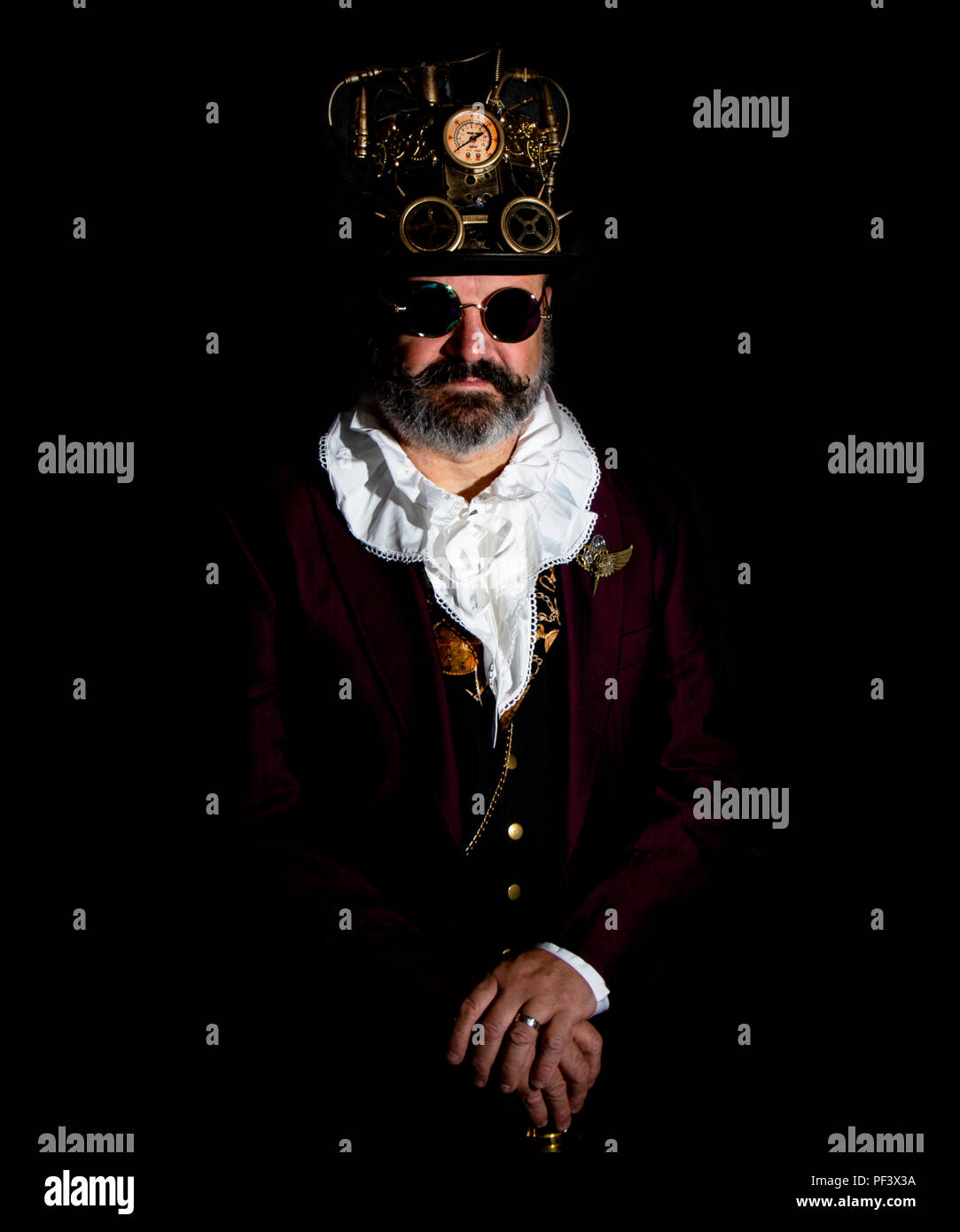 Studio portrature hi-res stock photography and images - Alamy