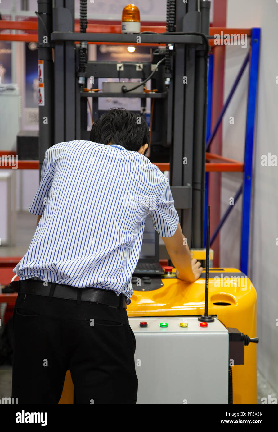 How To Operate Electric Pallet Truck at Donna Ybarra blog