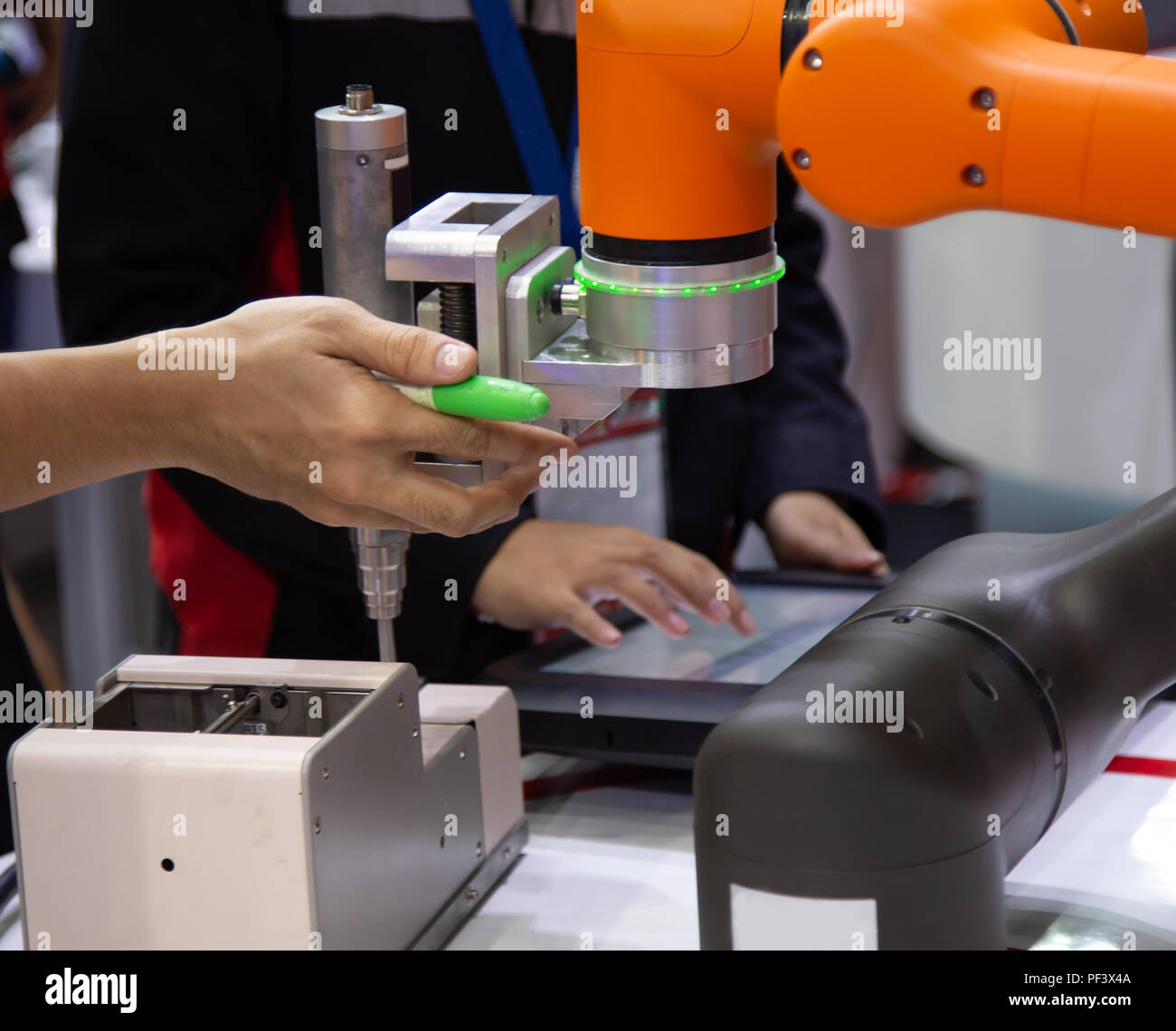 Automated industry robot arm perform screw tightening Stock Photo - Alamy