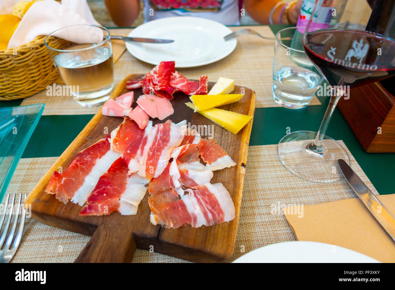 Italian cold meat platter hi-res stock photography and images - Alamy