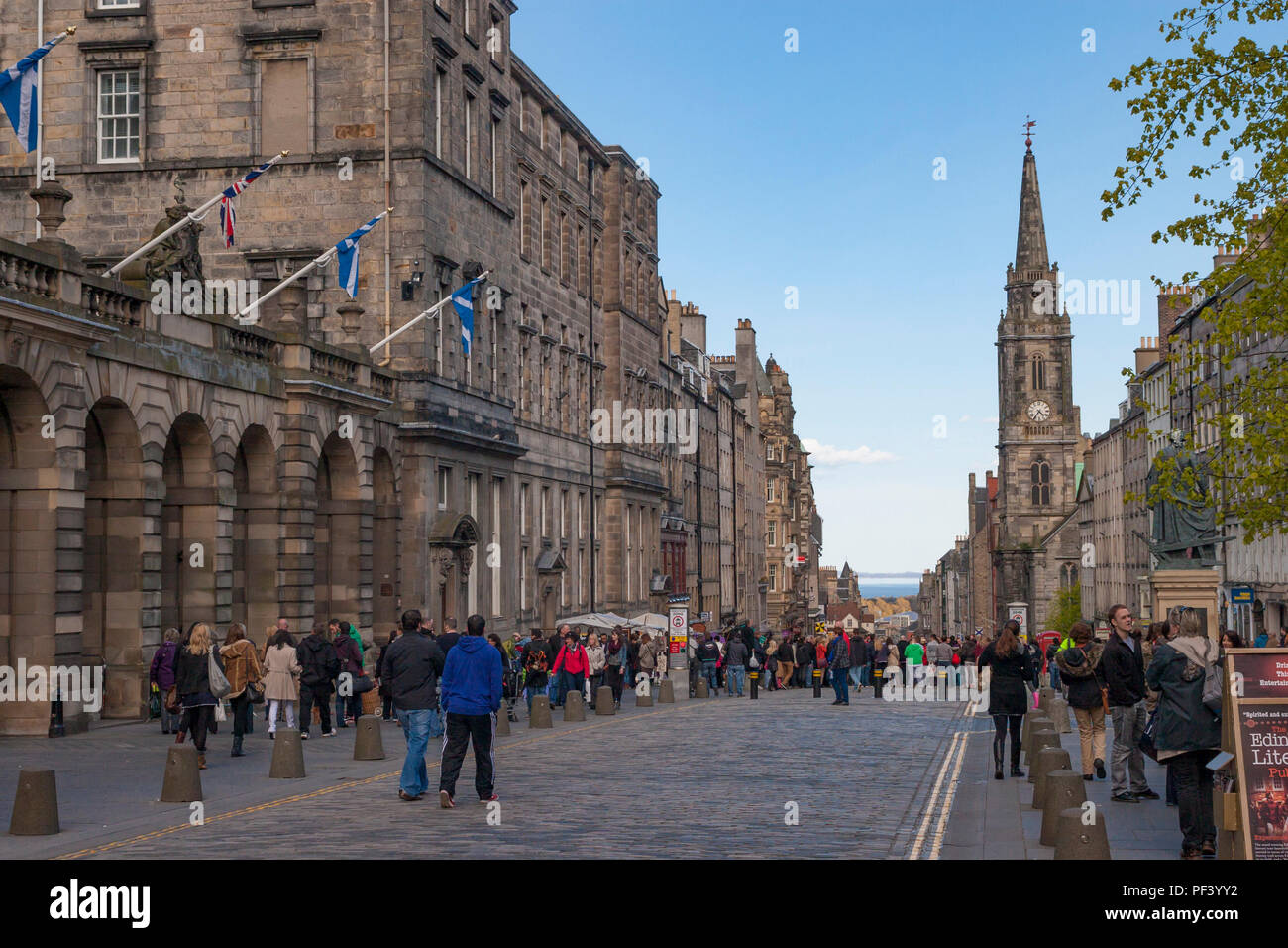 Edinburgh high street hi-res stock photography and images - Alamy