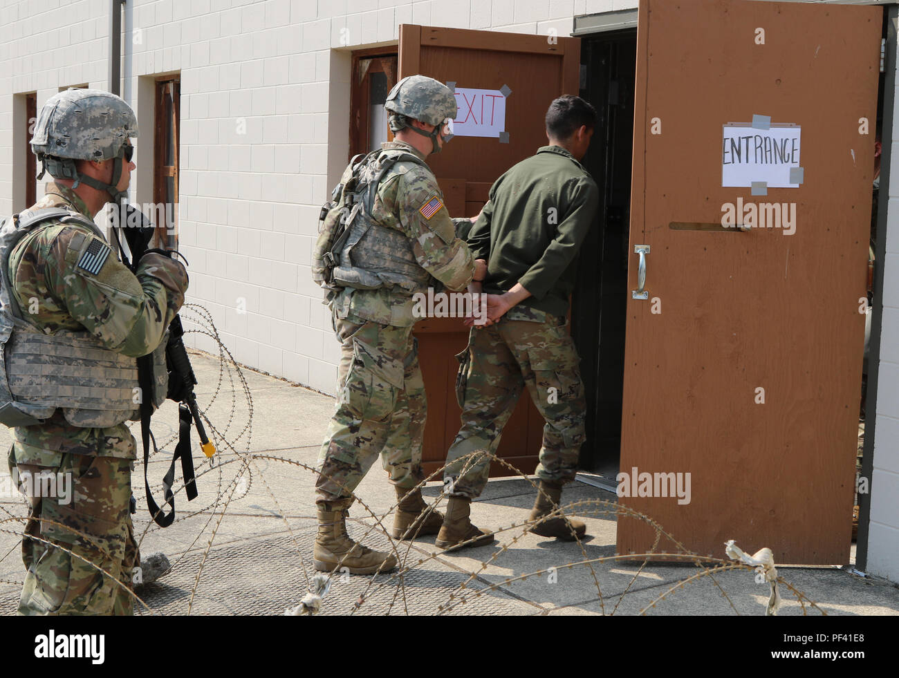 66th military police company hi-res stock photography and images - Alamy