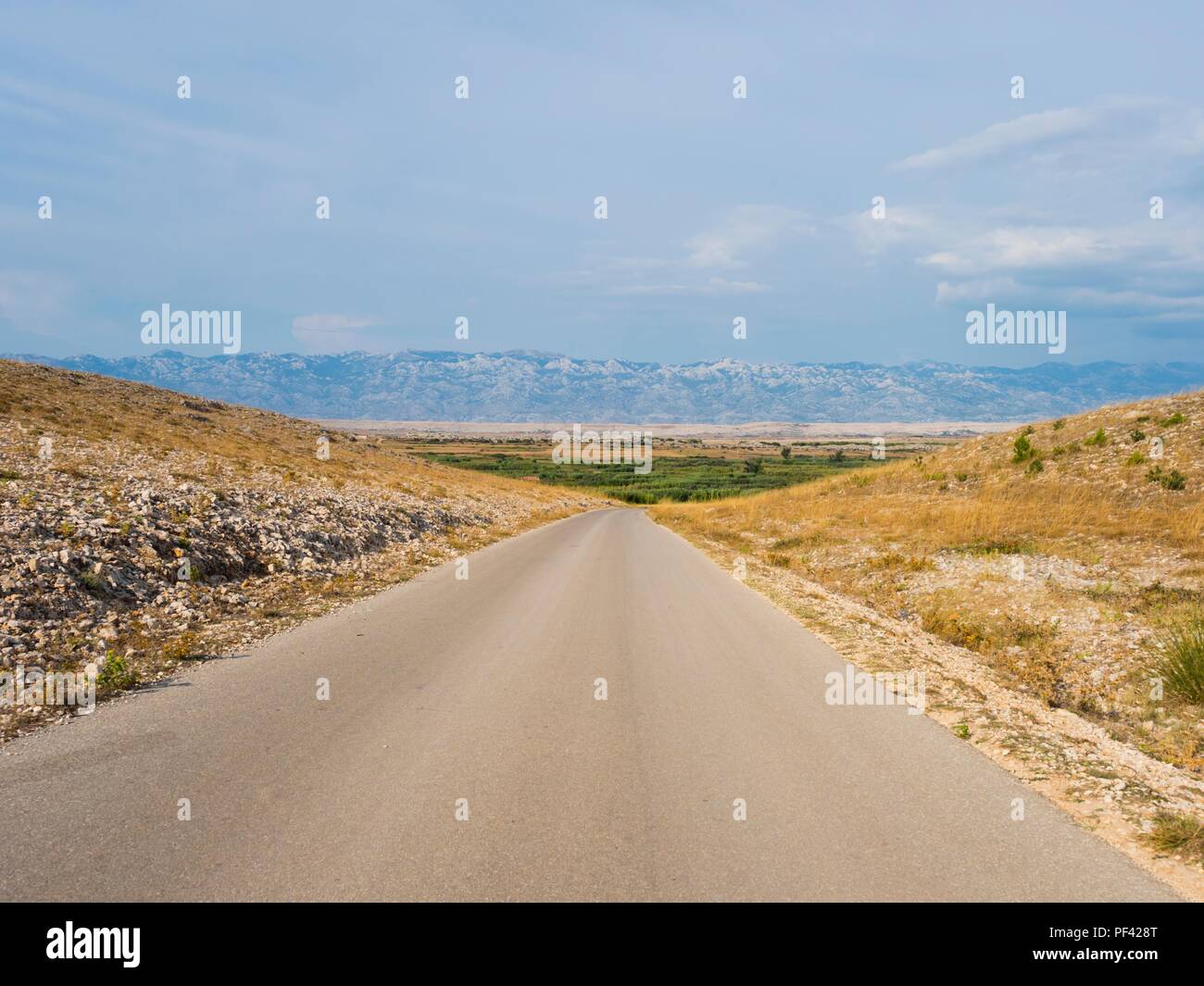 Straight piece of road hi-res stock photography and images - Alamy