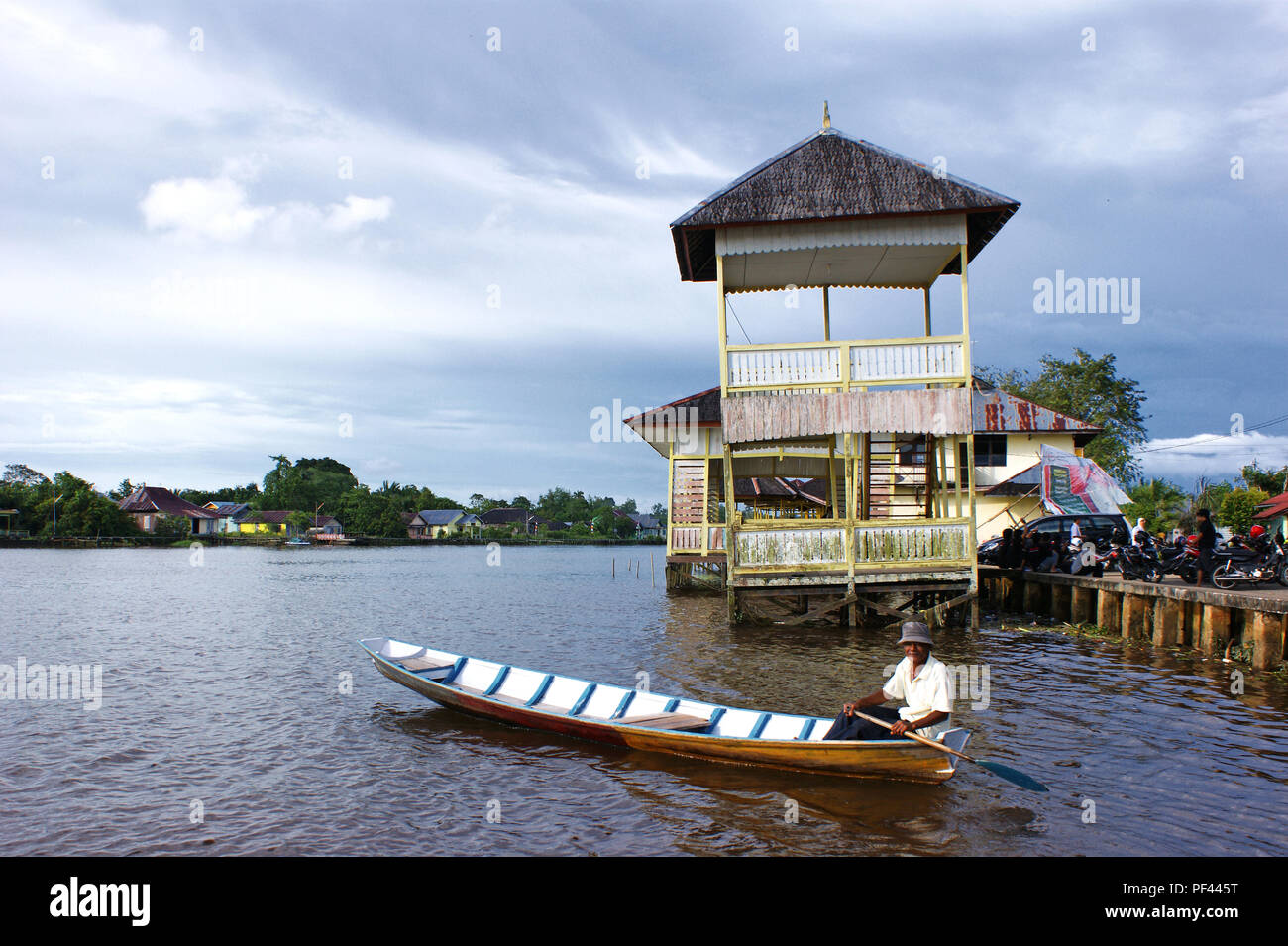 Sampan, Fisherman Boat River, Sambas, West Kalimantan, Indonesia Stock ...