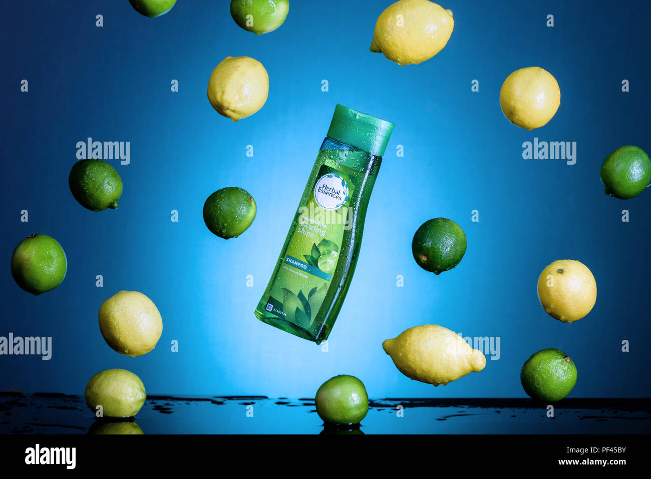 Shampoo advertisement hi-res stock photography and images - Alamy