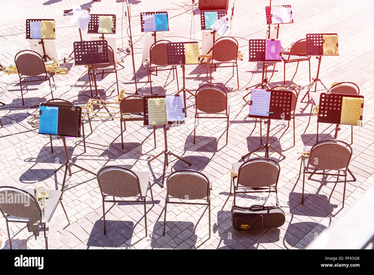 Empty chairs and notes on the music stand Stock Photo - Alamy