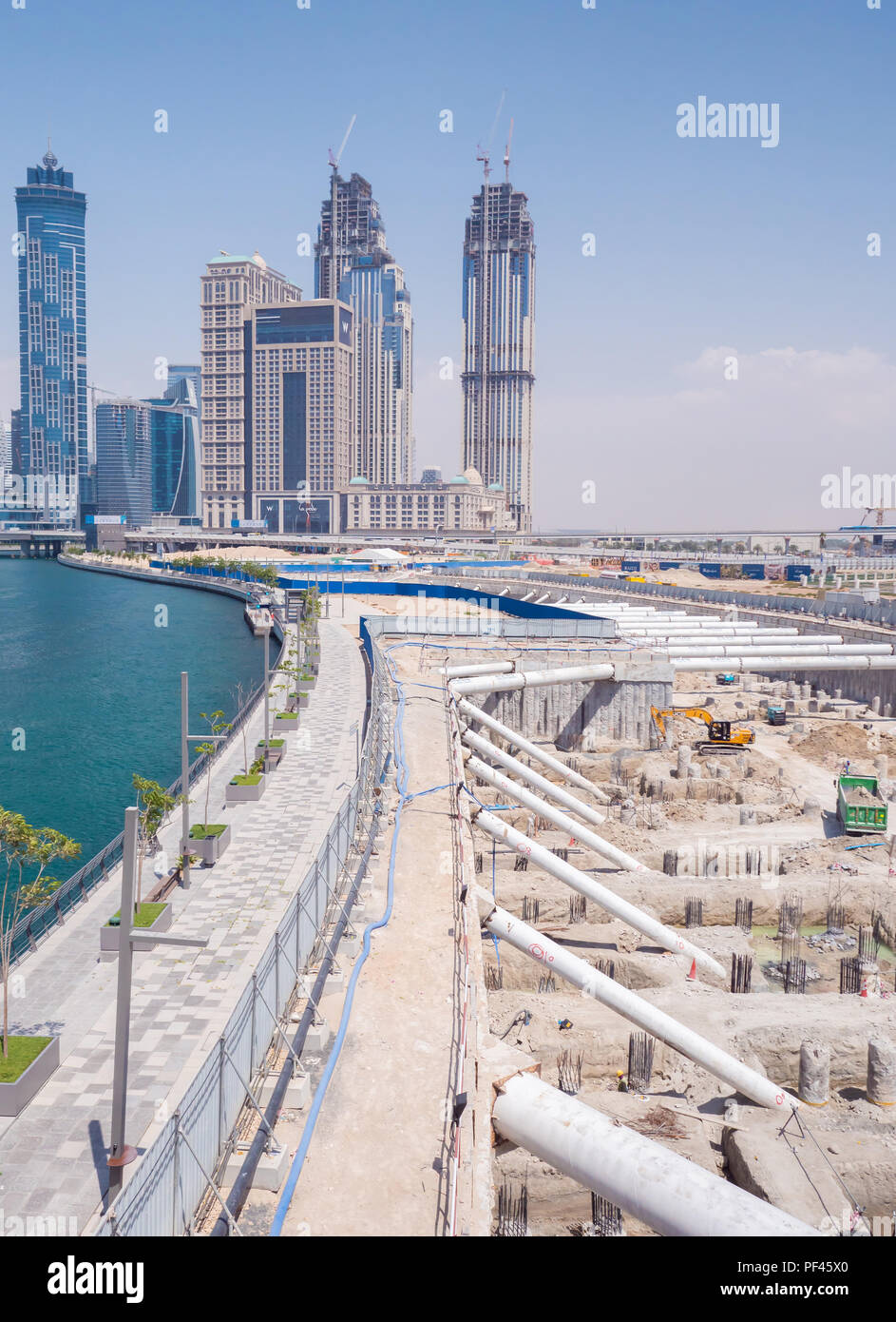 Dubai metro construction hi-res stock photography and images - Alamy
